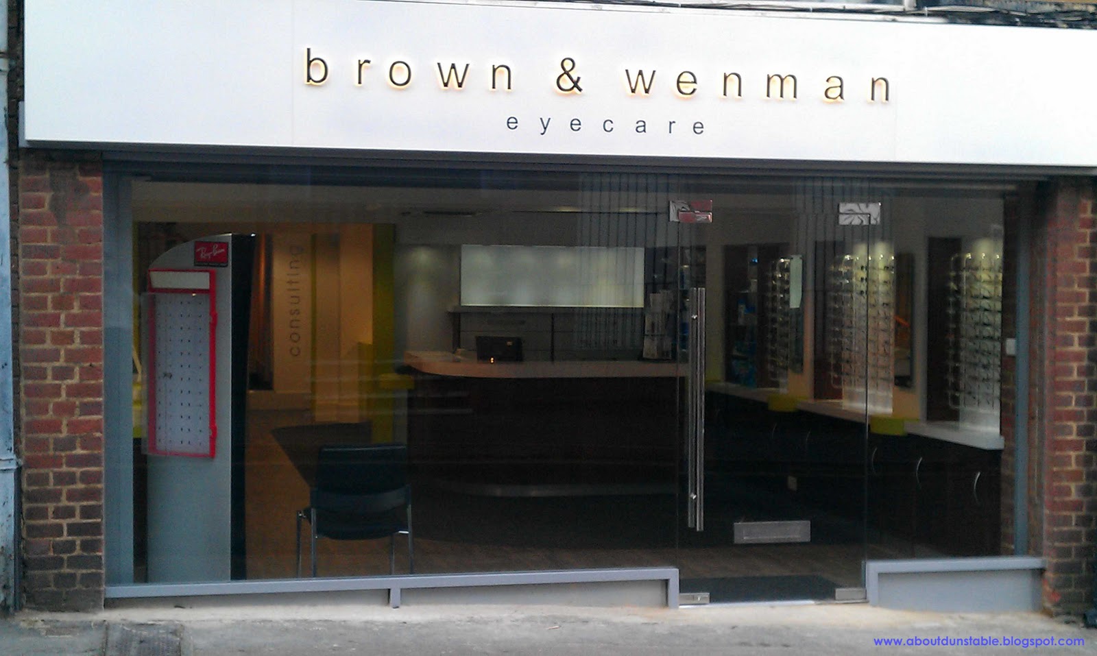 About Dunstable : Shops & Businesses in Dunstable