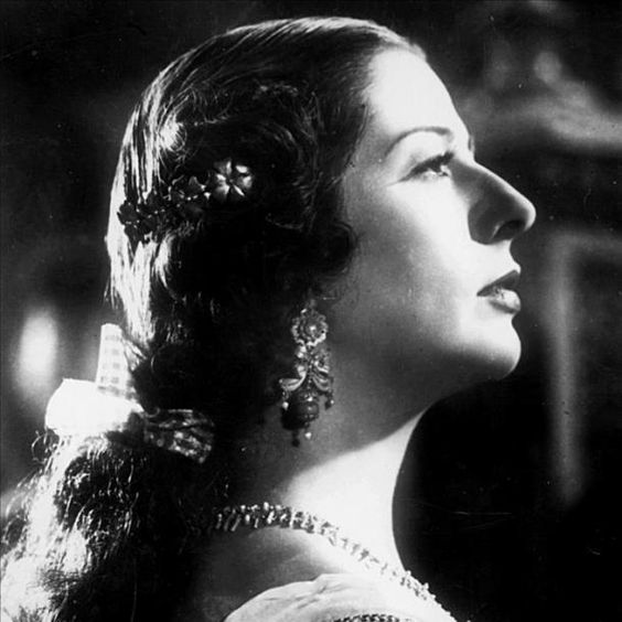 GRUPOS y CANTANTES ESPAÑOLES de todos los estilos musicales:: CONCHA PIQUER