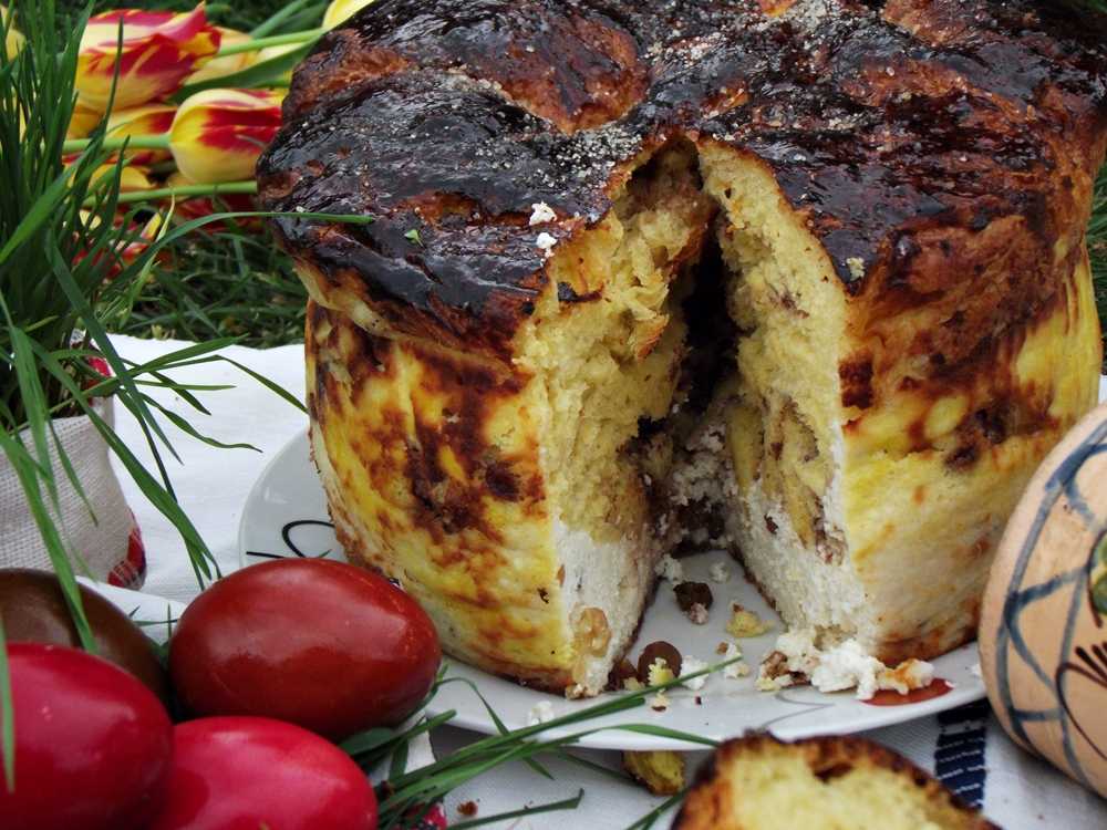 Pasca cu urda dulce si stafide - CAIETUL CU RETETE