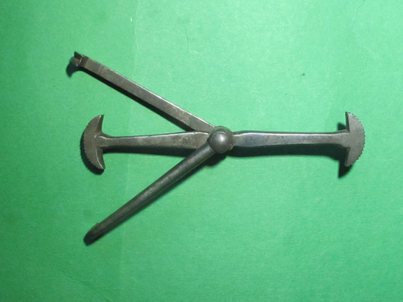 scientific fair: Surgical and Medical Antiques at the Scientific Fair