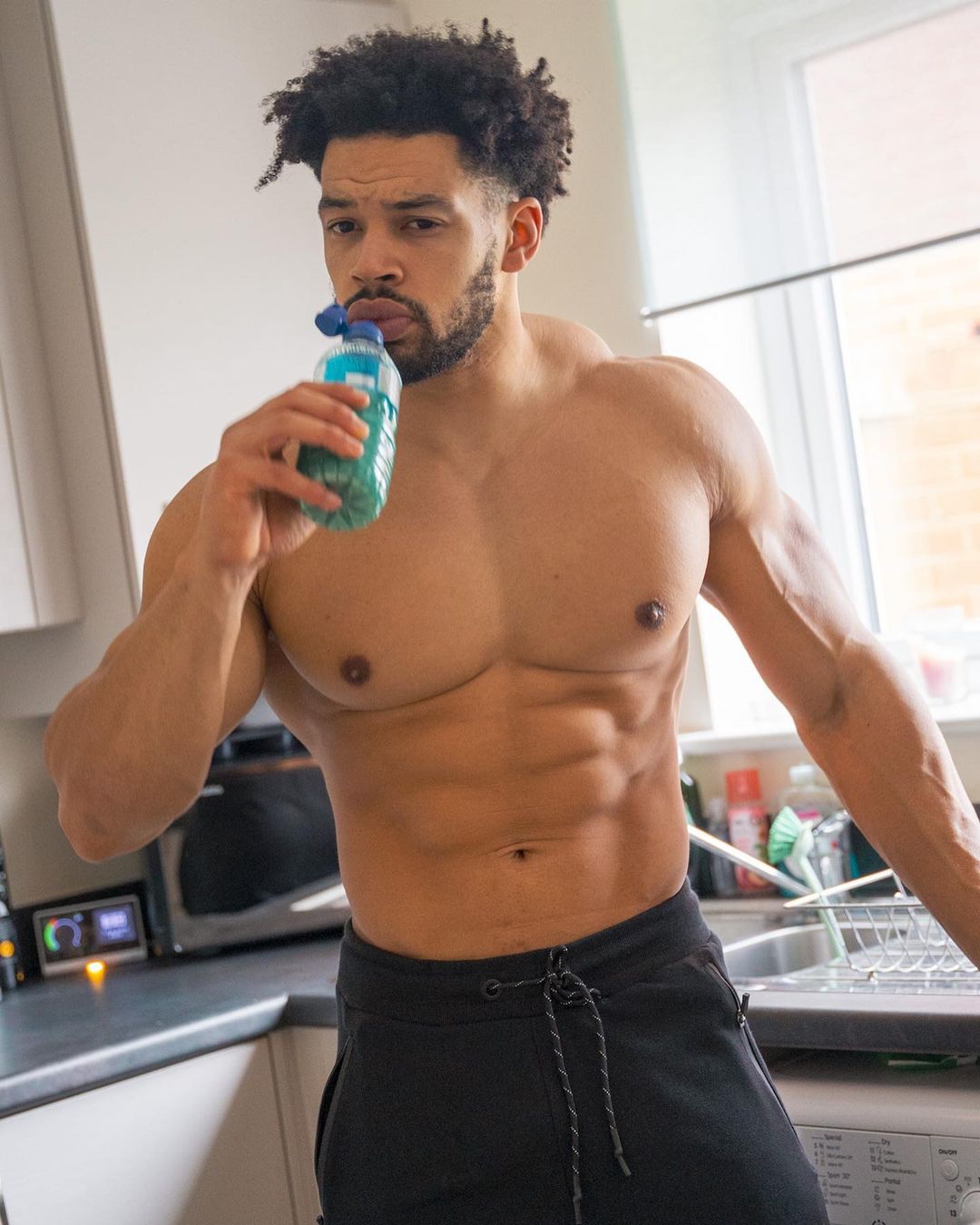 Photos of Arran Aro Arogundade chest (Pictures)