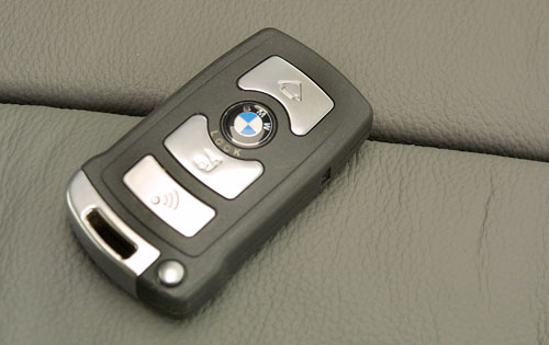 I Review Cars: New High Tech Key for BMW Owners?