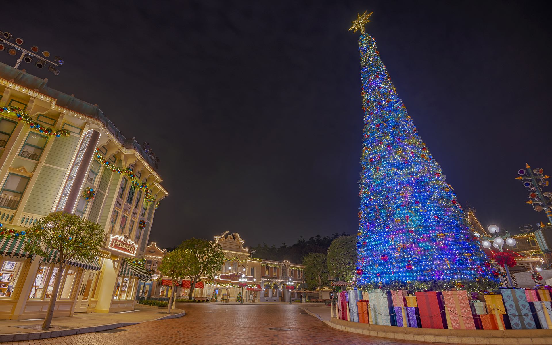 The Splendor of Town Square