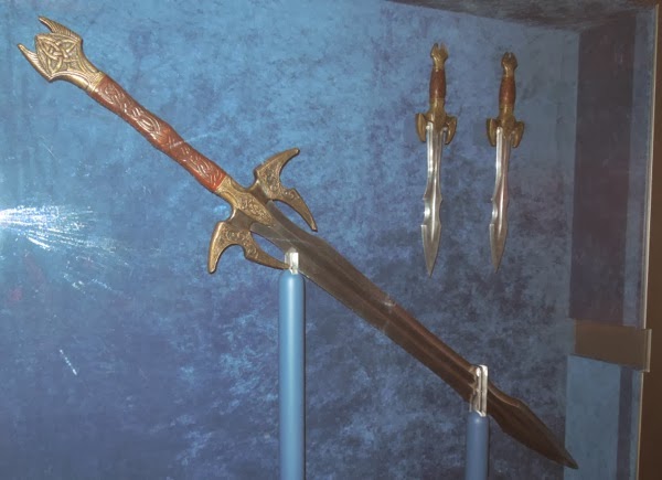 Hollywood Movie Costumes and Props: Thor: The Dark World Treasures of ...