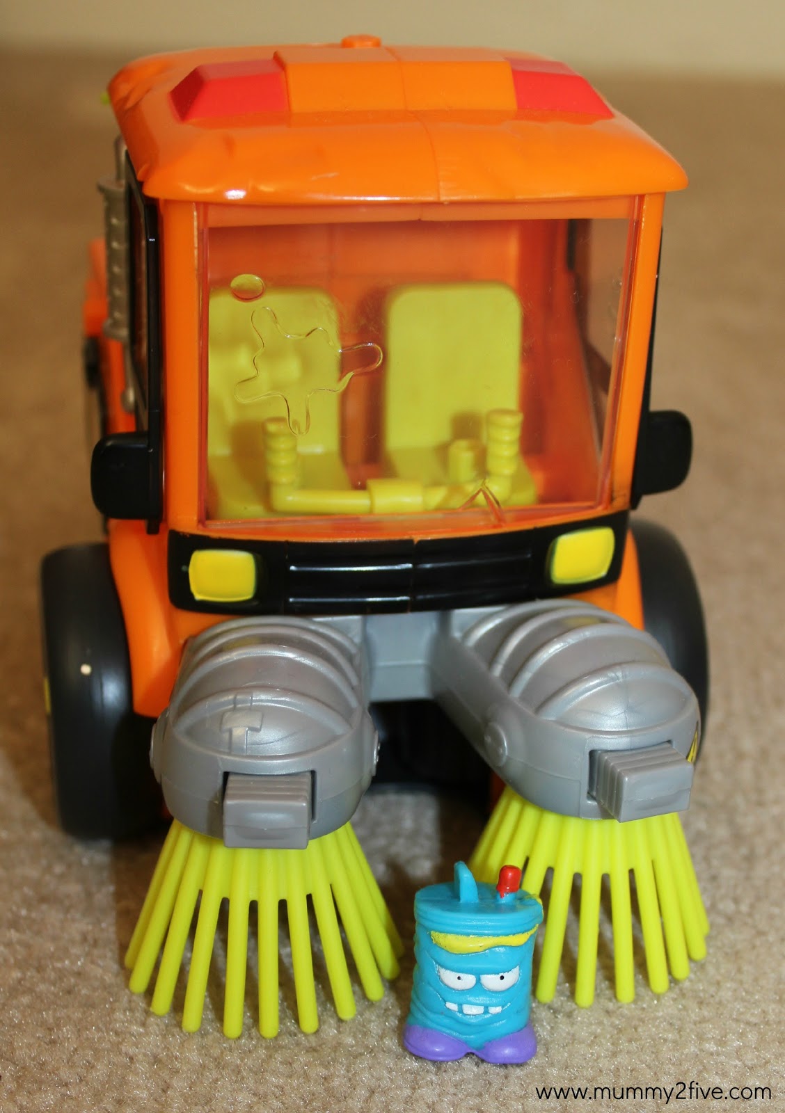 Craftaholic: Trash Pack Trash Street Sweeper