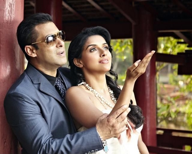 Kollywood Bollywood Tollywood: Salman Khan, Asin in Ready-Photos