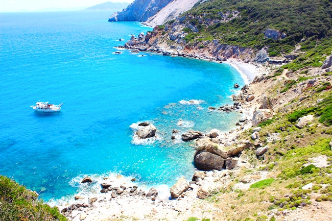 Trip around Skiathos: Kastro beach | GLAM FAB HAPPY