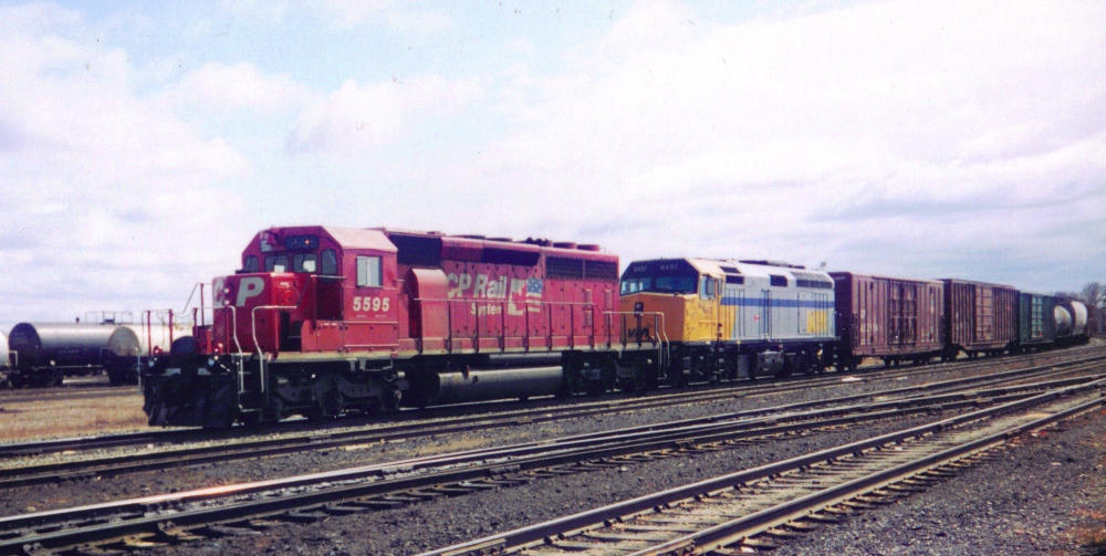 Trackside Treasure: CP leases VIA locomotives, 1994-1995
