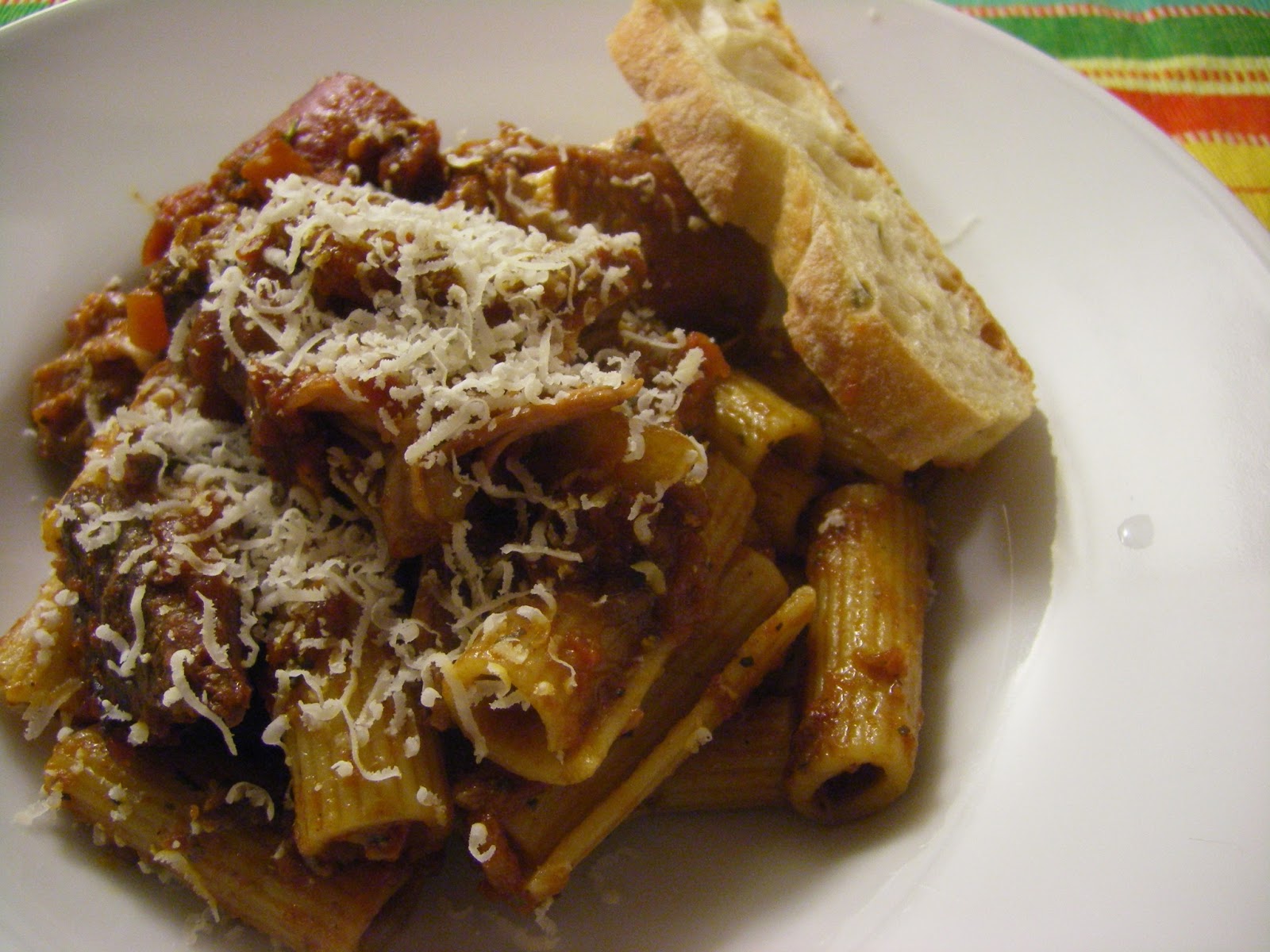 Sisusissin keittiössä: Italialainen ragù alla napoletana/Neapolitan ragù,