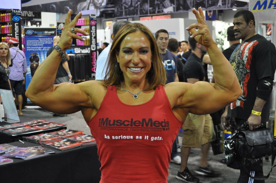 FEMALE BODYBUILDER : SARAH HAYES - SHE STRONG