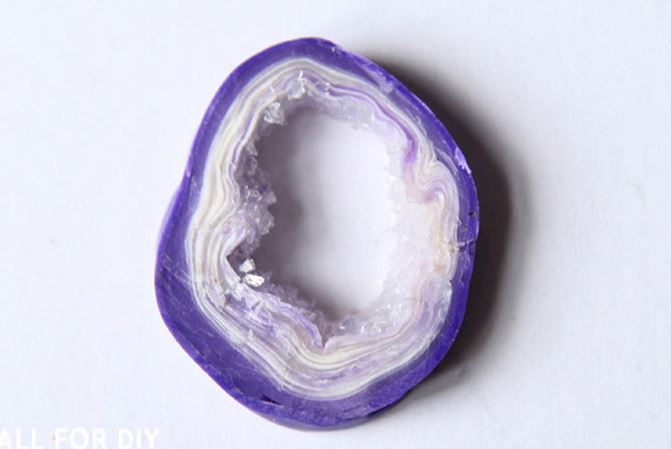 Make a Faux Agate Pendant from Polymer Clay / The Beading Gem