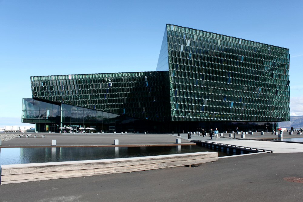 Operaházak Európa vizeinél - víz │ város │ ember