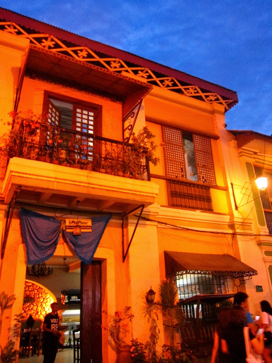 Travelholic: Vigan at night | Philippines (#UNESCO)
