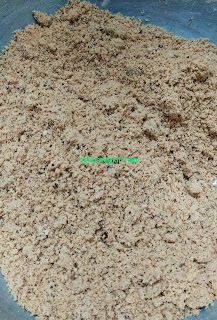 Vasusvegkitchen: Batheeth - Emirati Dates crumble Batheeth