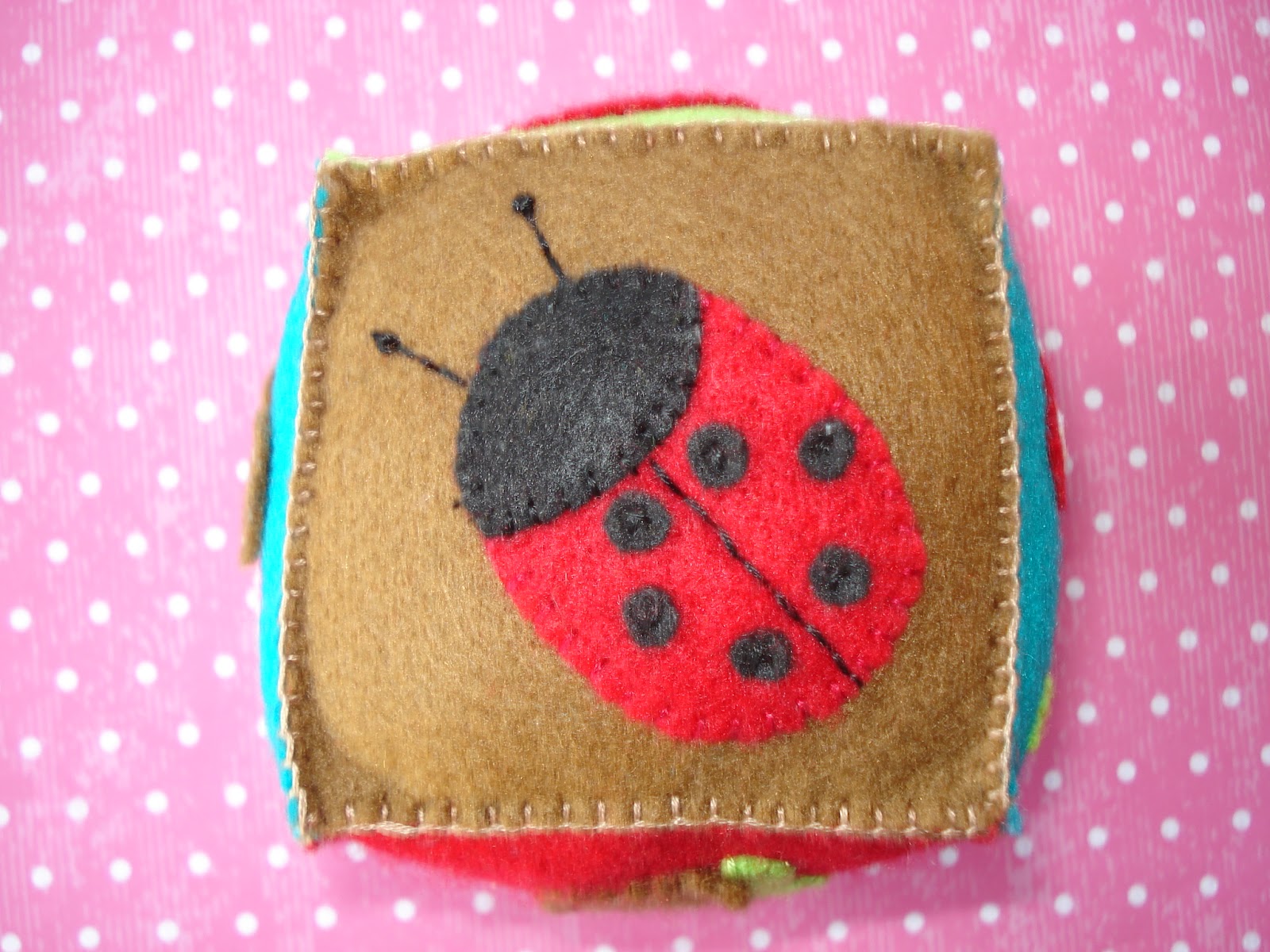 cupcake cutie: Free Pattern: Felt cube toy for baby