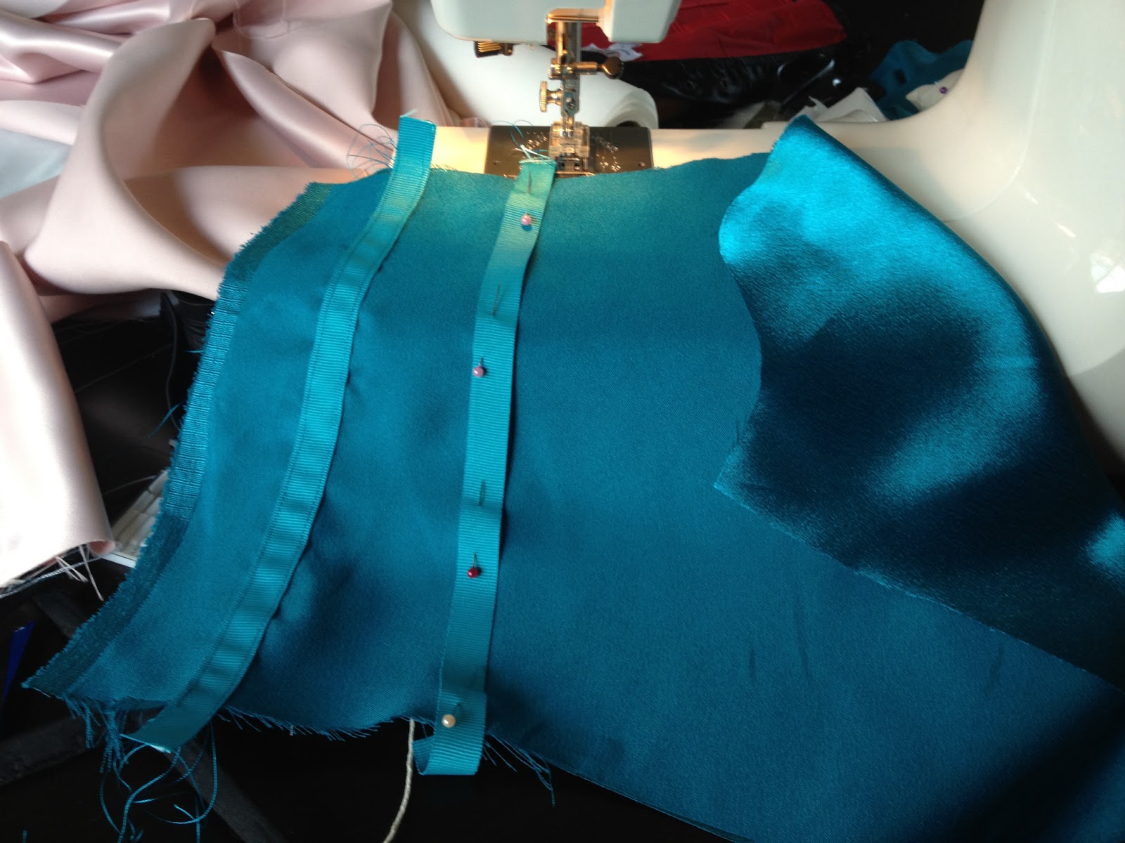 pearls. lace. & barb wire.: DIY Home-made corset/bustier