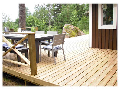 Villa Kesätuuli: Mökin terassi valmis