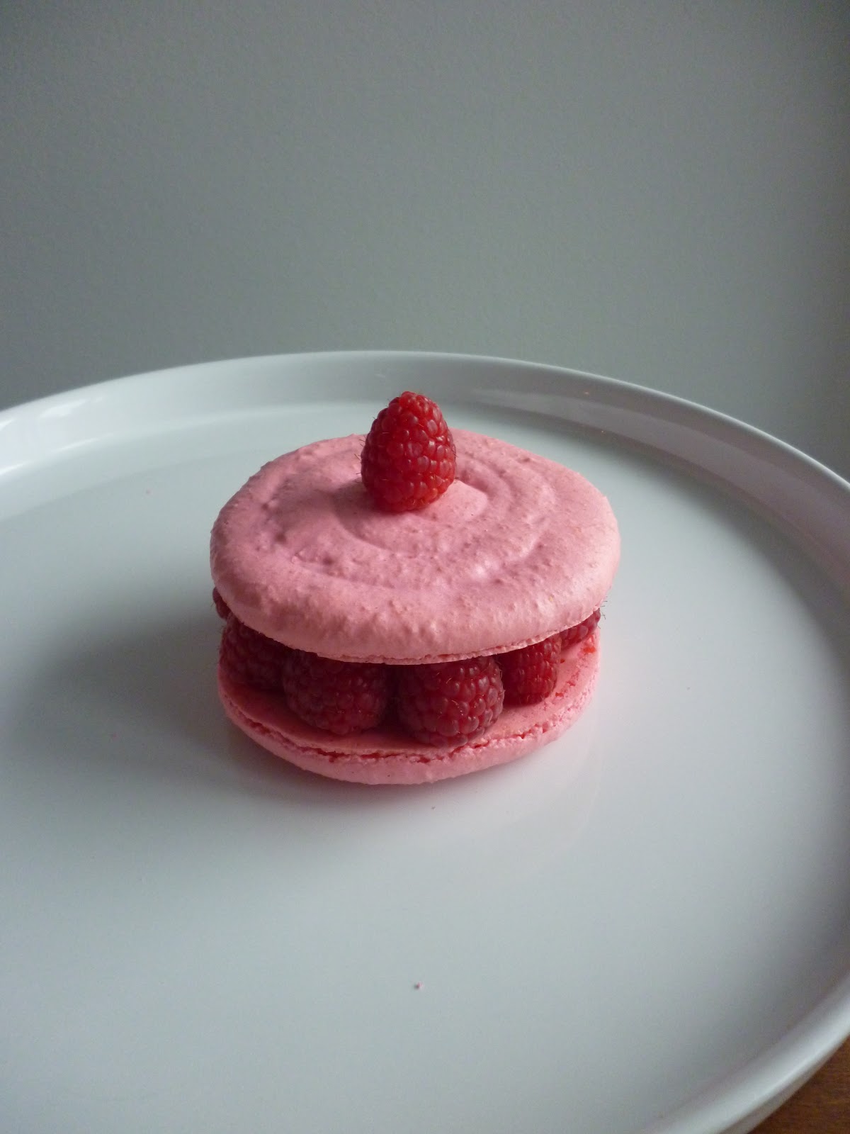 Carolina Ruiz Macaroons: Big macaroon filled of lychee buttercream and ...
