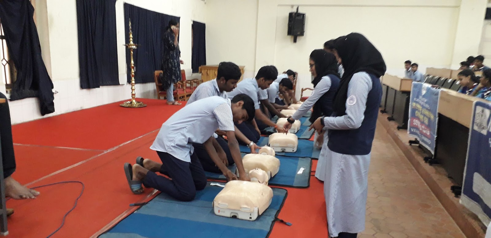 VRAMHSS, THAIKKAD: first aid demonstration class