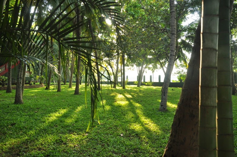 Images of Sri Lanka on blogspot.com: Views from the 'Centuria Lake ...