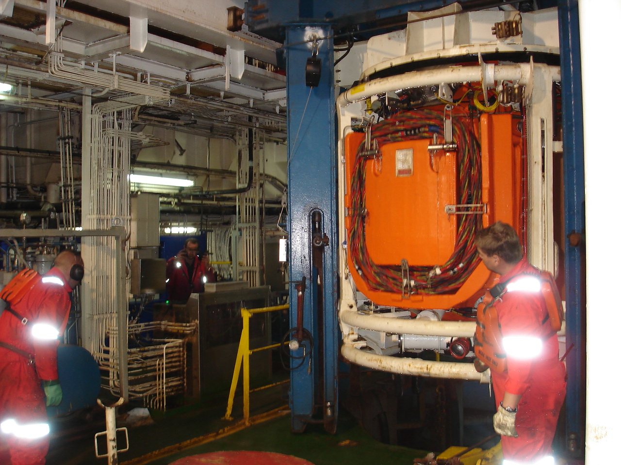 Rockwater 2 Dive Support Ship: Dive saturation chambers and diving bell