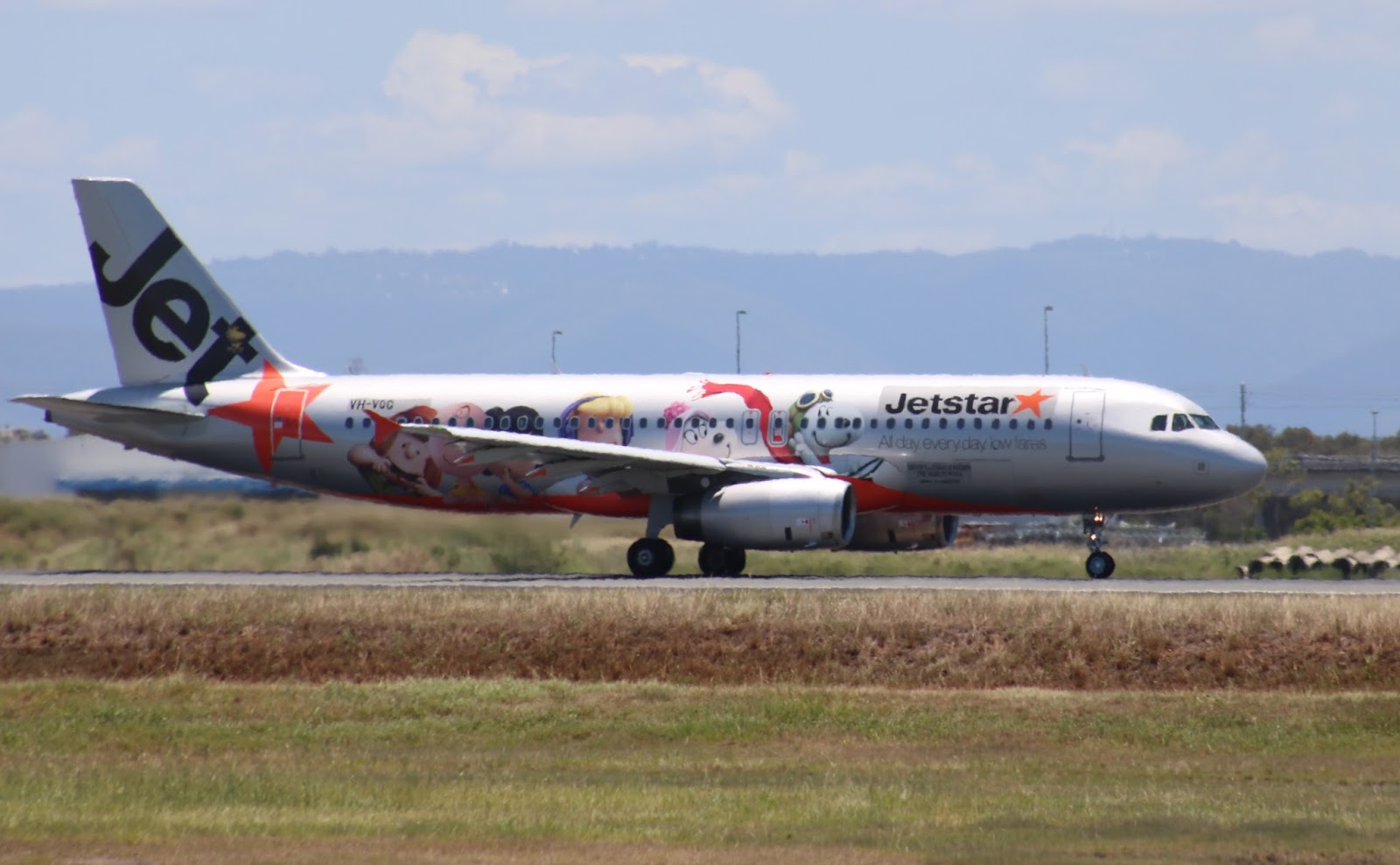 B M B Photography: Jetstar's "Peanut's Livery" comes to Brisbane
