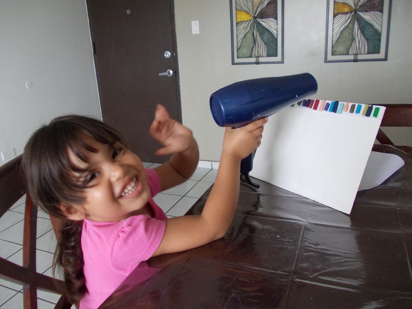 Aprendo jugando en casa: Arte con crayolas derretidas