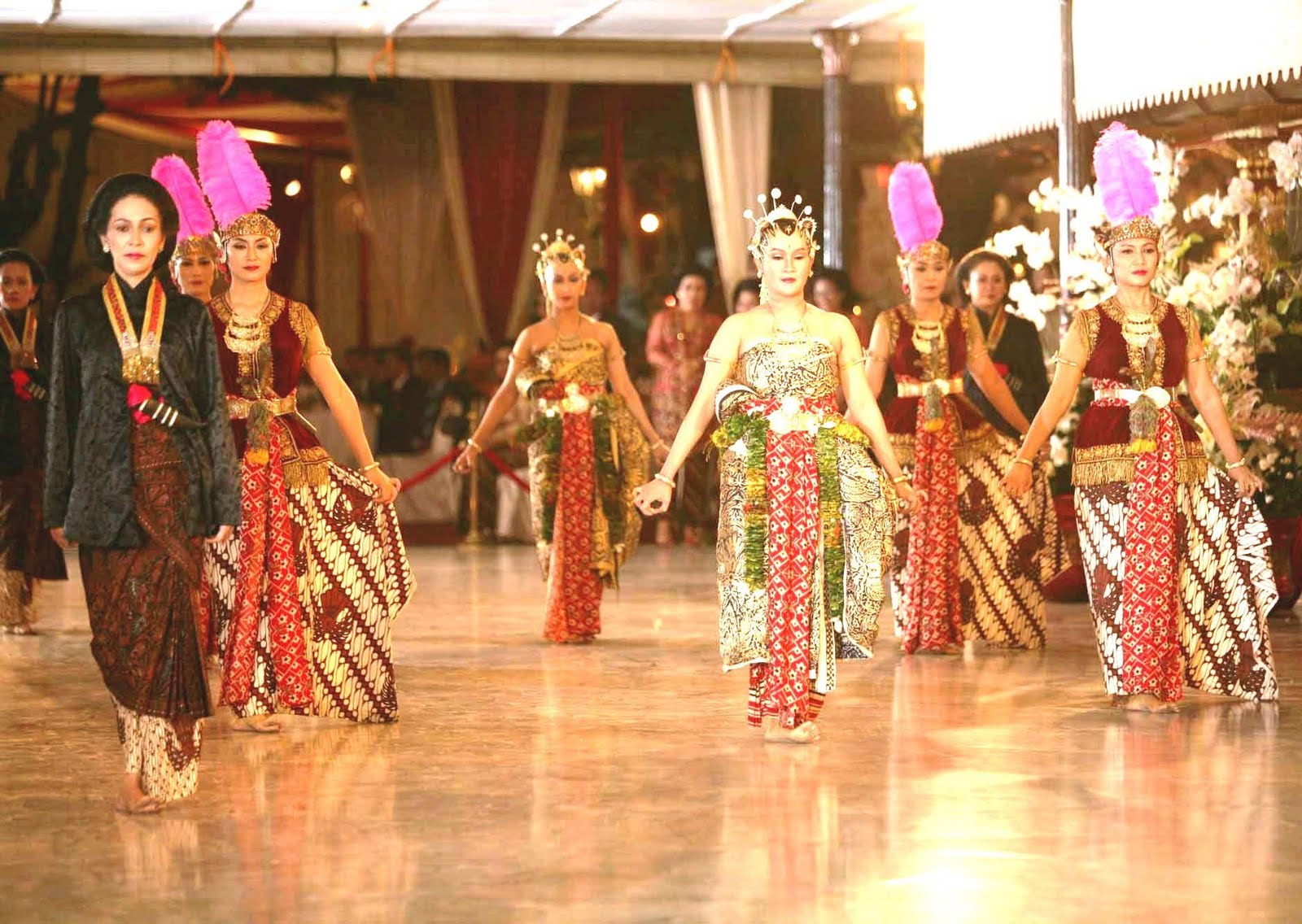 Tari Daerah Indonesia: Tari Bedhaya Ketawang - Jawa