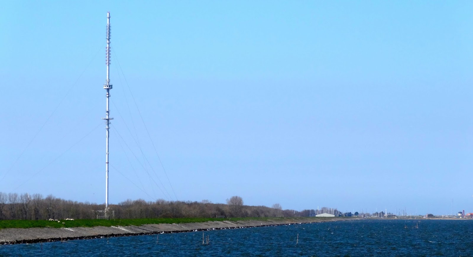 Fieggentrio: Hoogheden in Nederland: Zendmast Wieringermeer.