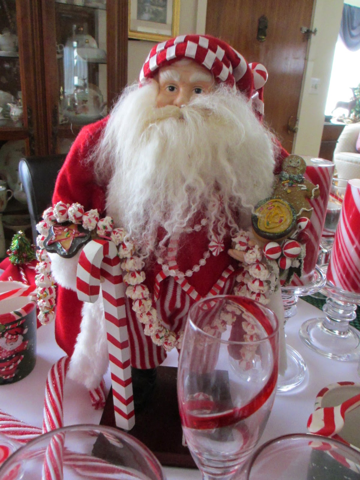 The Welcomed Guest: Peppermint Santa Tablescape