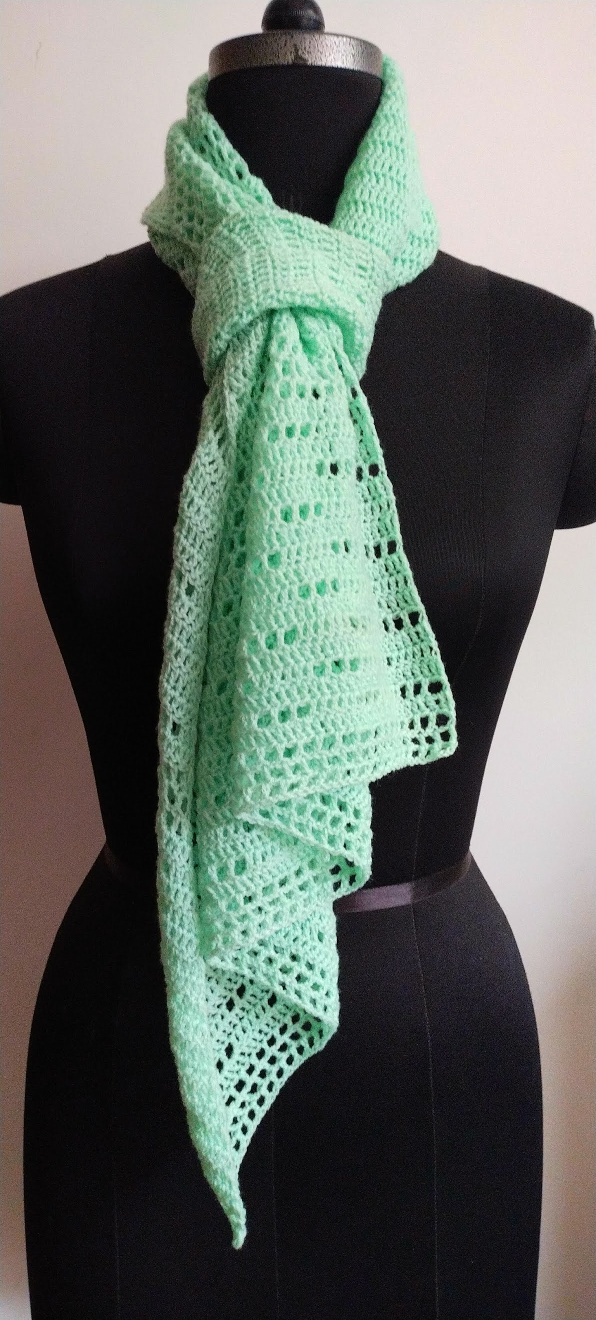 The Lazy Hobbyhopper: Filet crochet triangle scarf - free pattern
