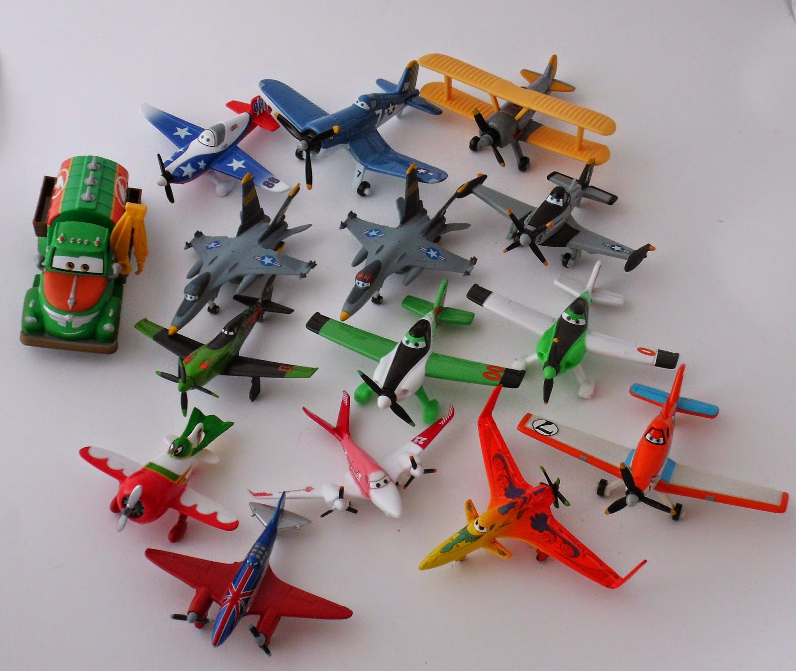 PERSONAJES DE CINE, TBO Y TV: AVIONES (PLANES)