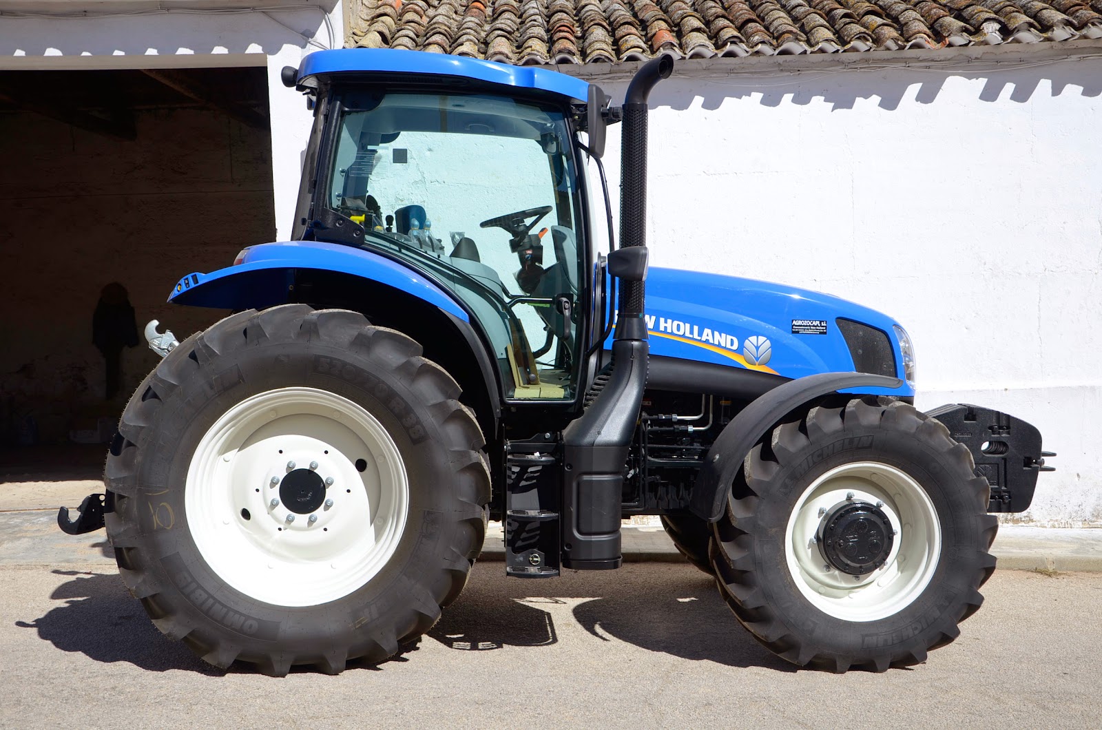 New Holland T6.165. Blue blood from Basildon