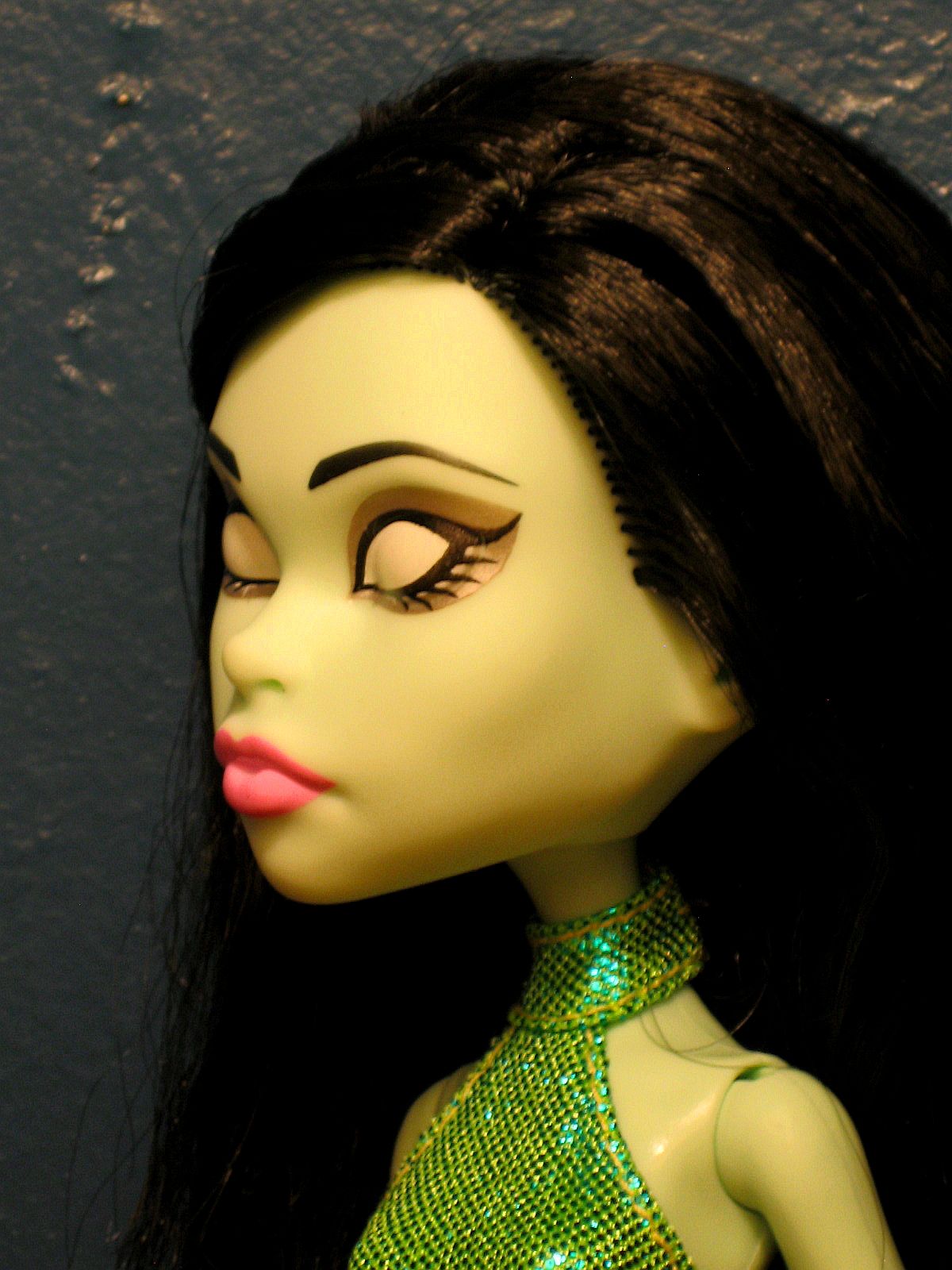 Voicething: Review: I Love Fashion Scarah Screams