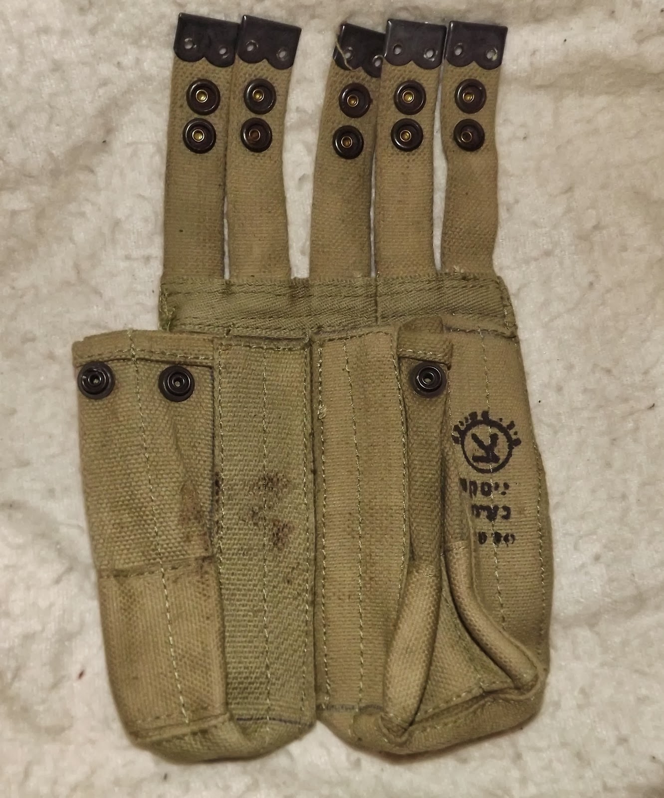 Webbingbabel: Israeli - IDF 5-Cell SMG Magazine Pouch 1960s - 80s