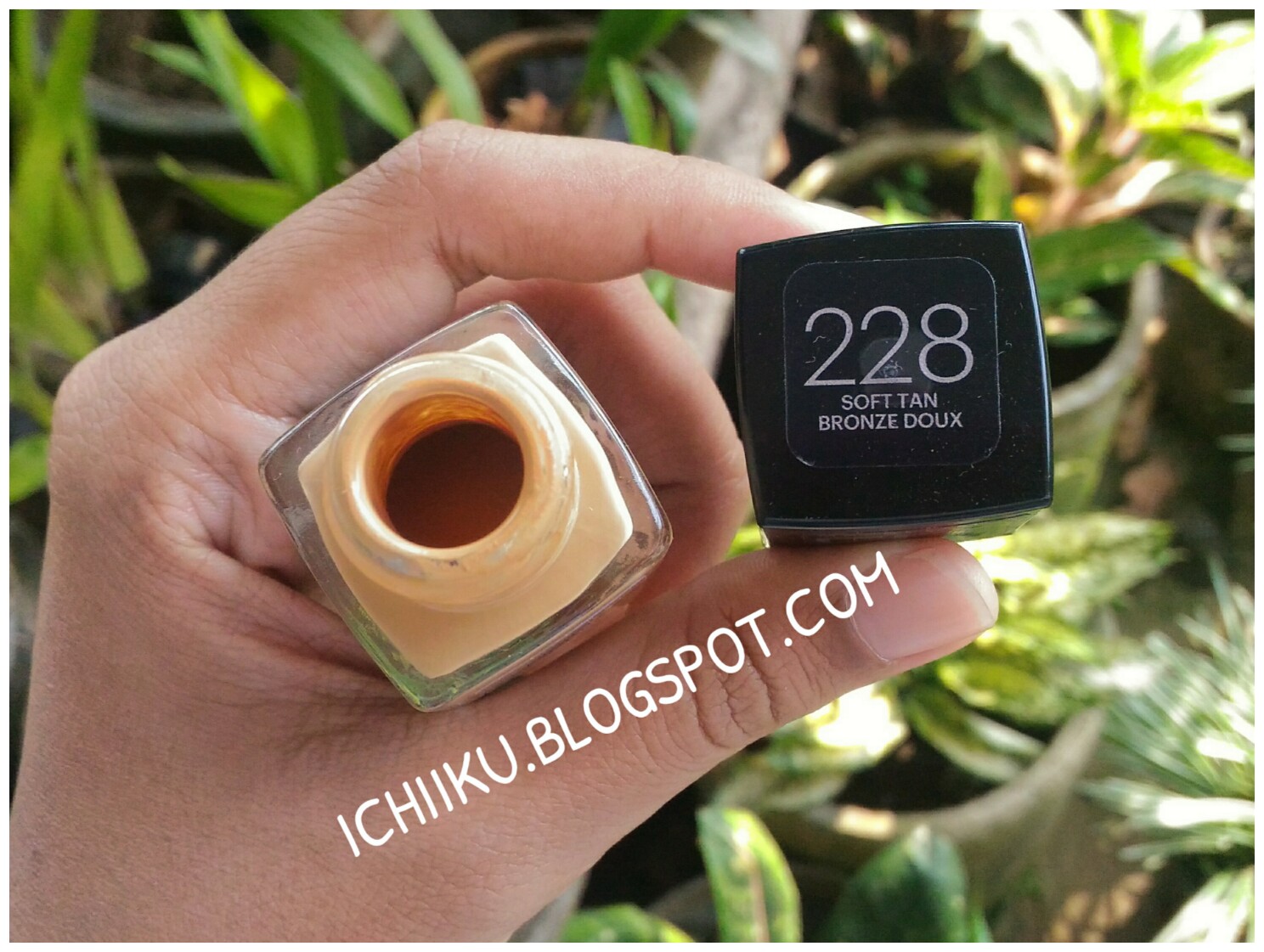 [REVIEW] Maybelline Fit Me Foundation 228 Soft Tan Vs 230 Natural Buff ...