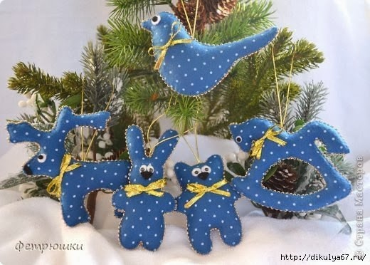 Dzīvosim Skaisti: Filca egļu dekori.