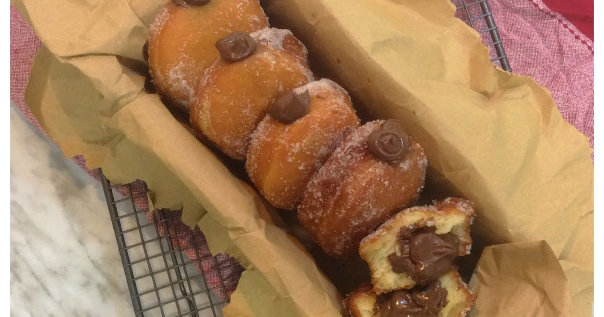 DONUTS RELLENOS DE CREMA DE CACAO Y AVELLANAS