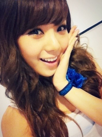 k-pop luver: After School’s Lizzy shows off her sunny charm