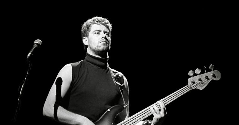 U2 Sombras e Árvores Altas - Blog: Adam Clayton queria ter lançado ...