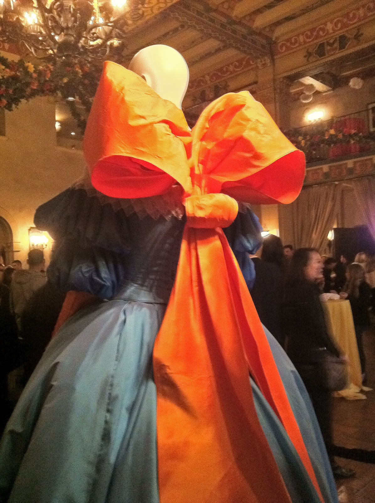 Starbucks Senorita: Costume Breakdown-Mirror, Mirror