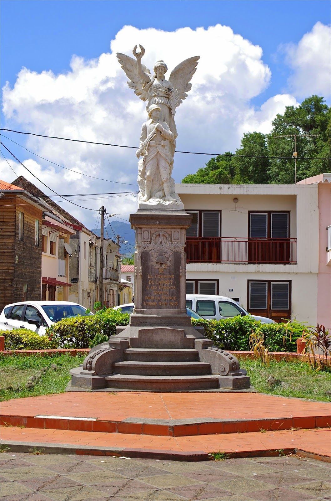 PHOTOS D'IL: Première expo " Les monuments aux morts de la Martinique"