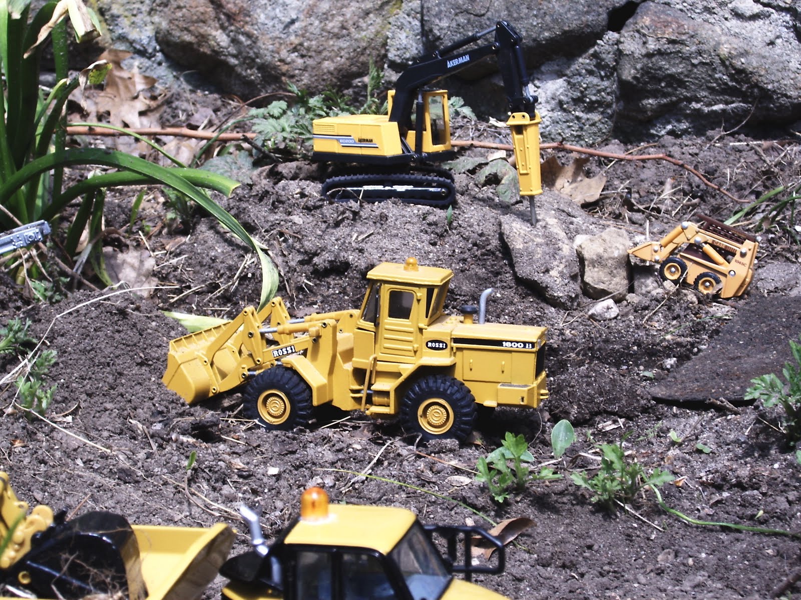 Scale Models: Dio of D&M Construction pit