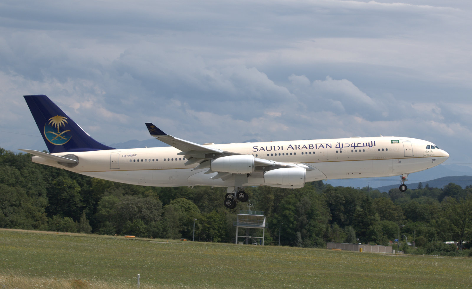 FLUGZEUGE: HZ-HMS2 Airbus A340-213X A342 >Royal Saudi Air Force