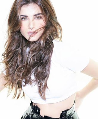 Tara Sutaria Wiki, Biography, Age, Boyfriend, Career and More