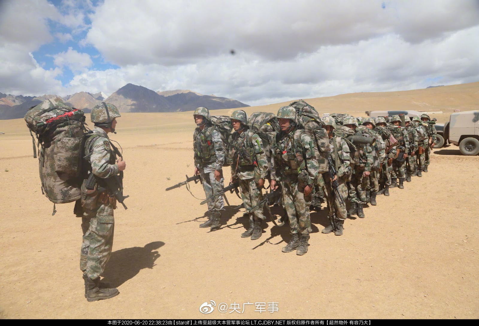 China Defense Blog: Photos Of The Day: Short barrel QBZ-95B-1 carbine ...