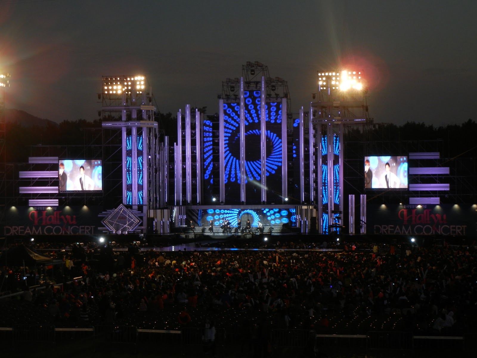 Jen in South Korea: Experiencing a Korean "K-Pop" Concert