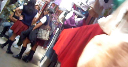 los mejores videos de colegialas bajo la falda : bajo falda colegiala nalgona