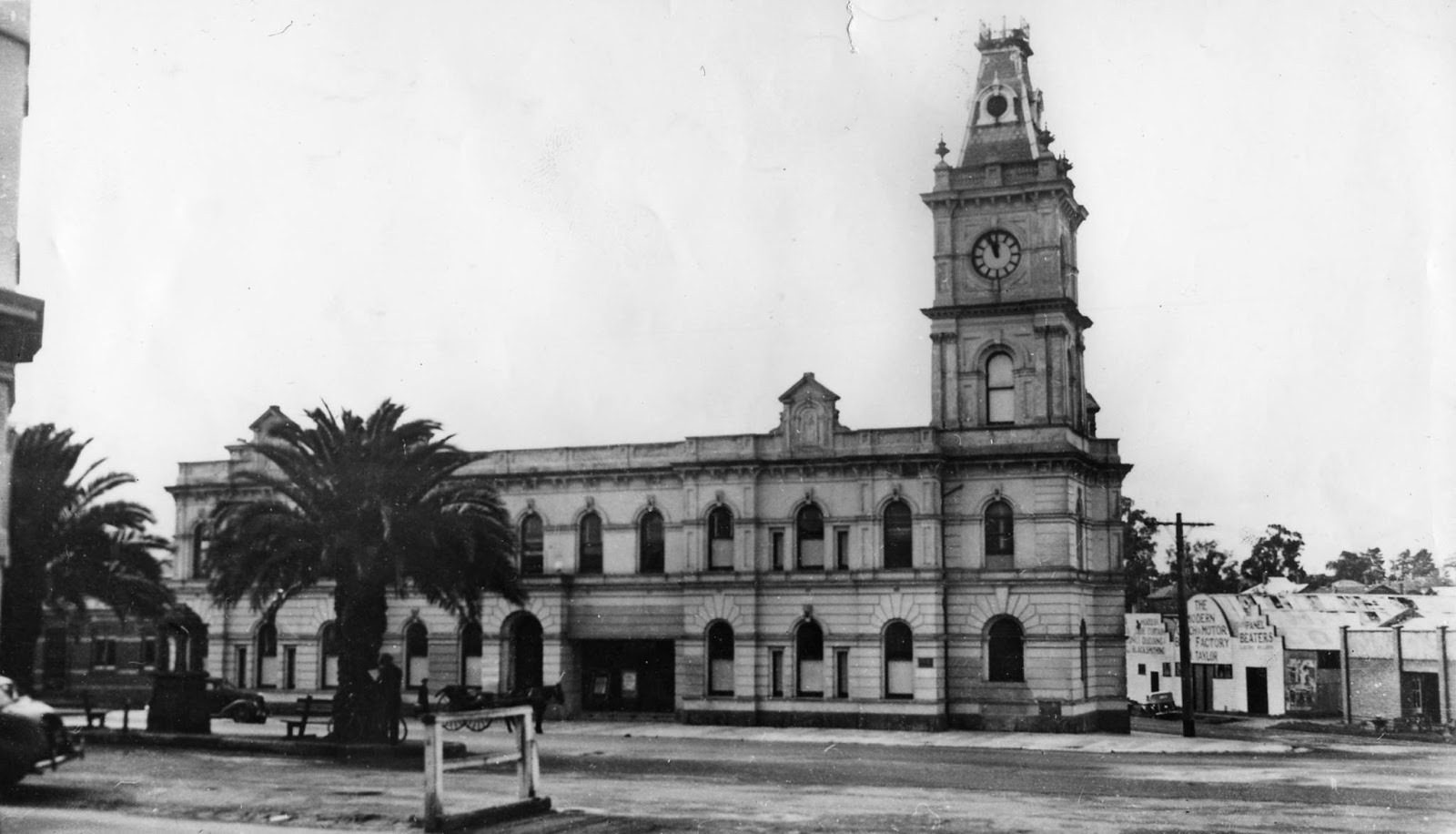 Old Dandenong Town Hall Lonsdale Street Dandenong Undated old-dandenong-town-hall-lonsdale-street-dandenong-undated