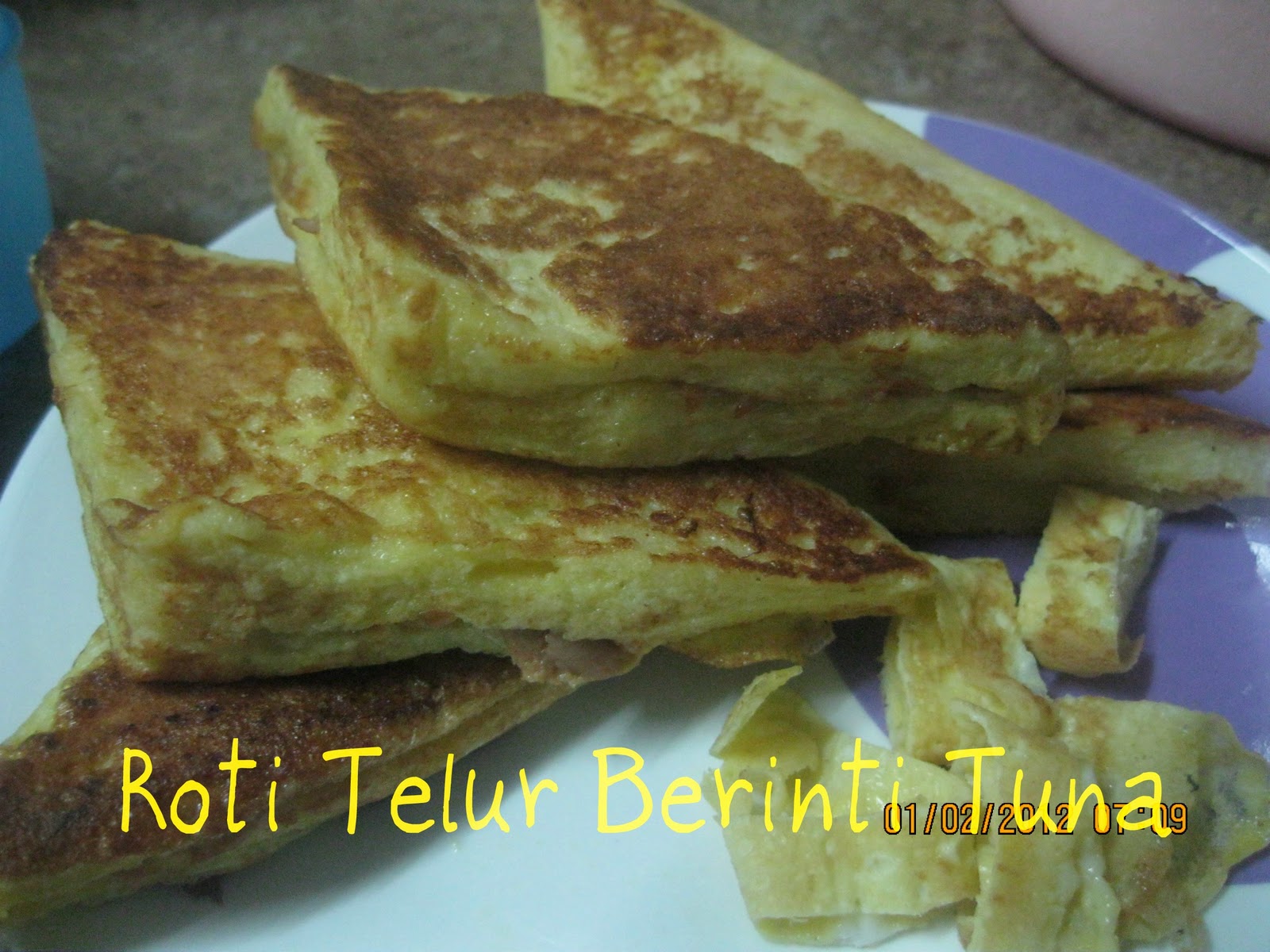 Sekadar coretan buat kenangan: ROTI TELUR BERINTI TUNA PEDAS - BENTO
